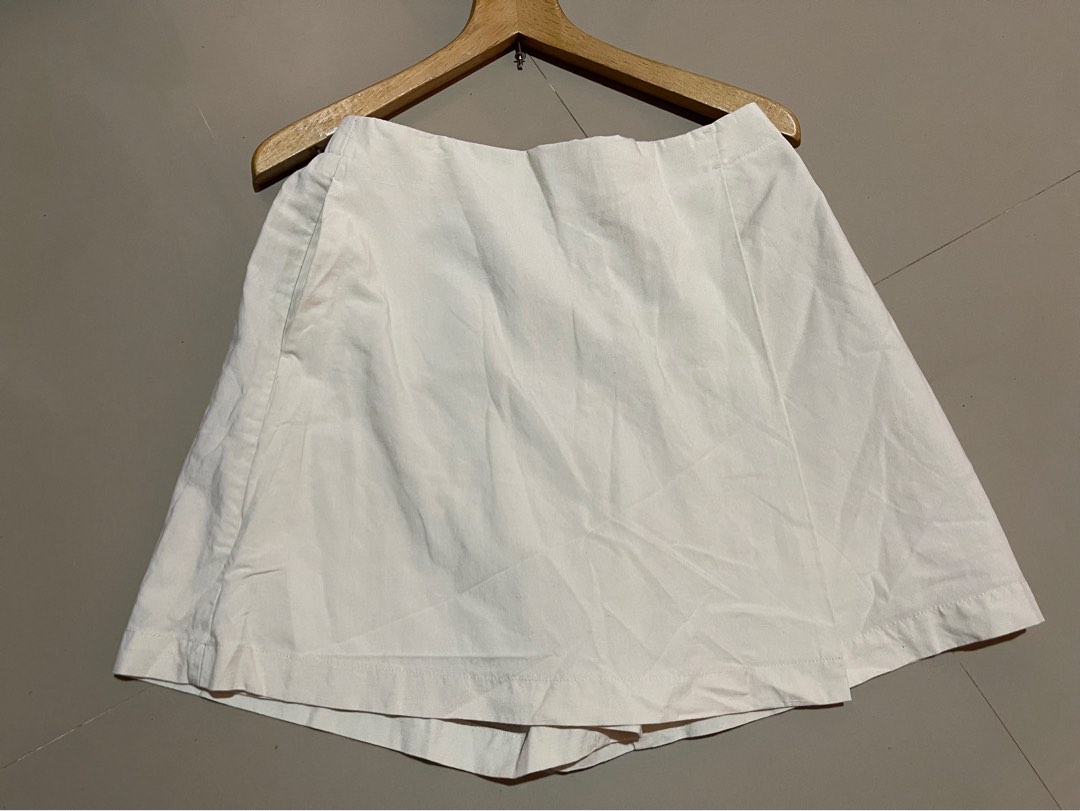Uniqlo palda short medium, Women's Fashion, Bottoms, Skirts on Carousell