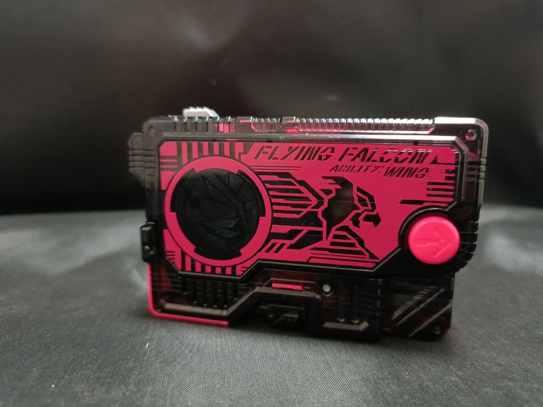 Bandai kamen rider zero-one DX flying falcon/wing progrise key, Hobbies ...