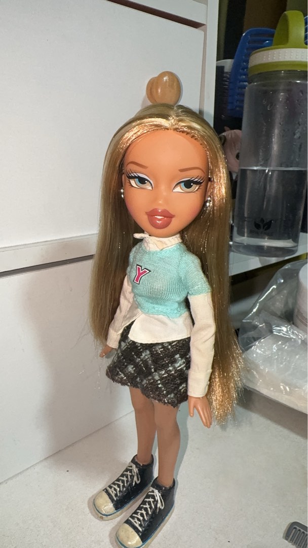 Bratz Back To School Cloe, Hobbies & Toys, Toys & Games on Carousell
