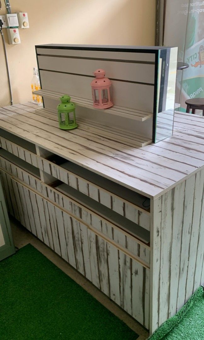 Kabinet display dan laci, Furniture & Home Living, Furniture, Shelves ...
