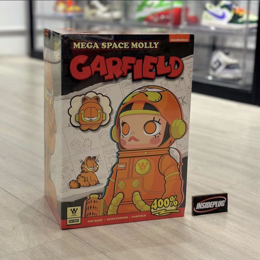 Mega Space Molly Garfield 400%, Hobbies & Toys, Memorabilia ...