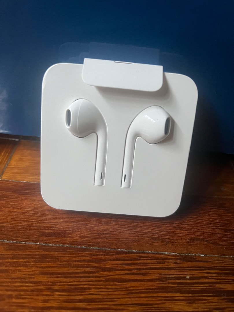 Original Apple lightning EarPods, Audio, Earphones on Carousell