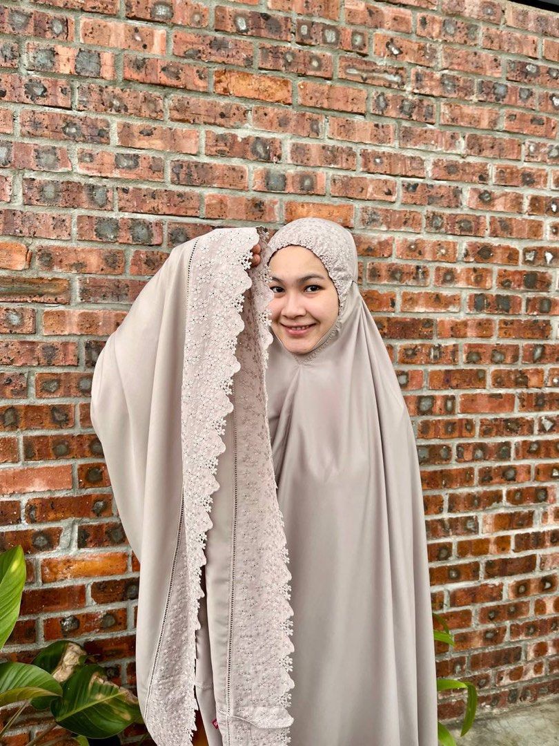 SIGNATURE SAKURA BY SITI KHADIJAH, Women's Fashion, Muslimah Fashion, Prayer Sets on Carousell