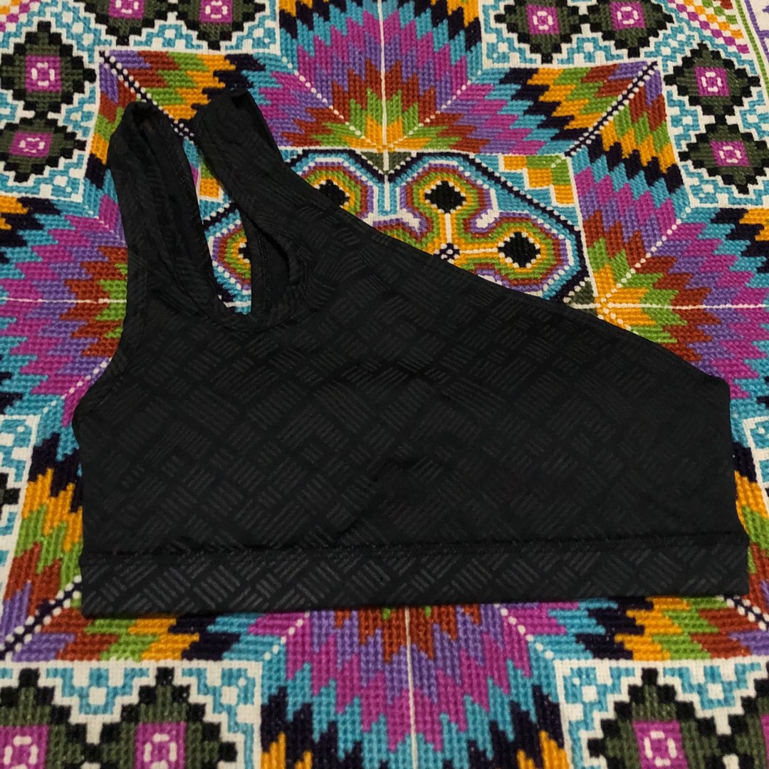 Venus cut HQ sportsbra, Women's Fashion, Activewear on Carousell