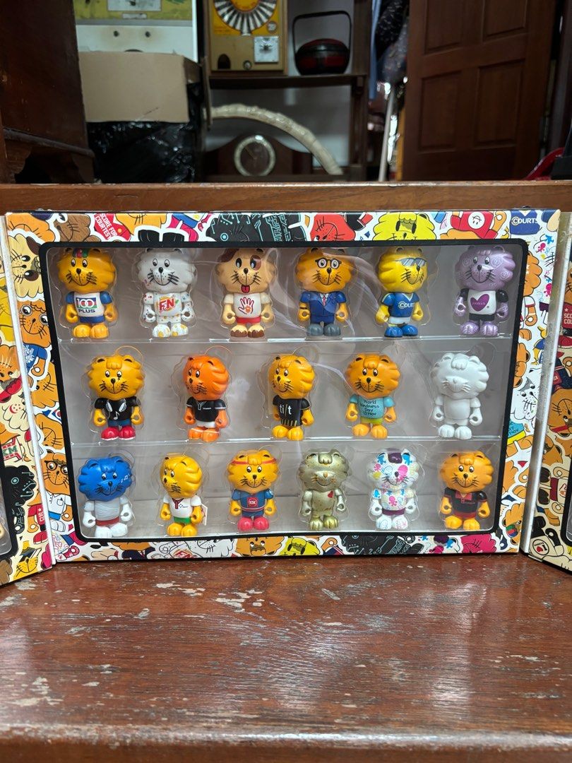 Vintage Singa Courtesy Singa Box Set, Hobbies & Toys, Memorabilia ...