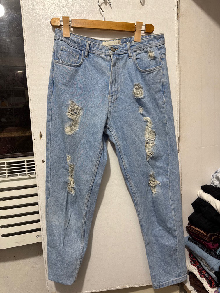 Zara Ripped Mom Jeans, Women's Fashion, Bottoms, Jeans on Carousell