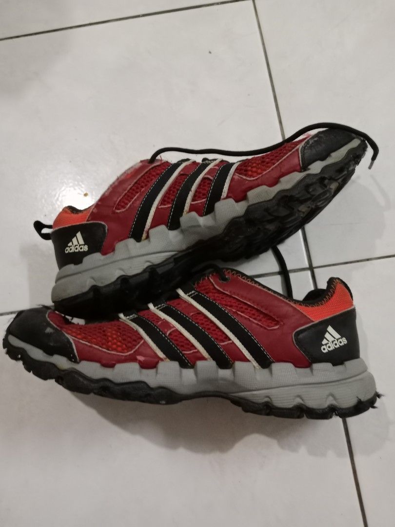 Adidas tracking, Men's Fashion, Activewear on Carousell