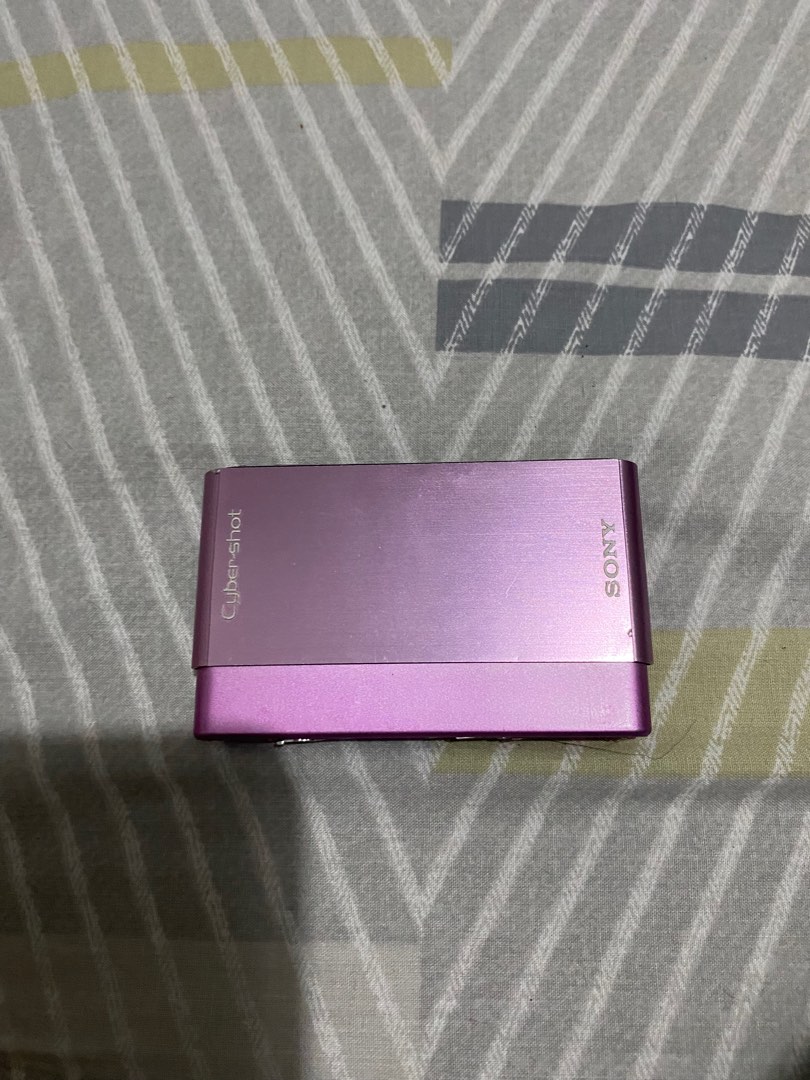 DEFECTIVE Sony Cybershot cam, Photography, Cameras on Carousell
