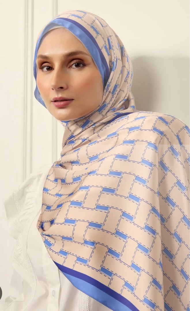 DUCK SHAWL STICHED EDITION, Women's Fashion, Muslimah Fashion, Hijabs ...