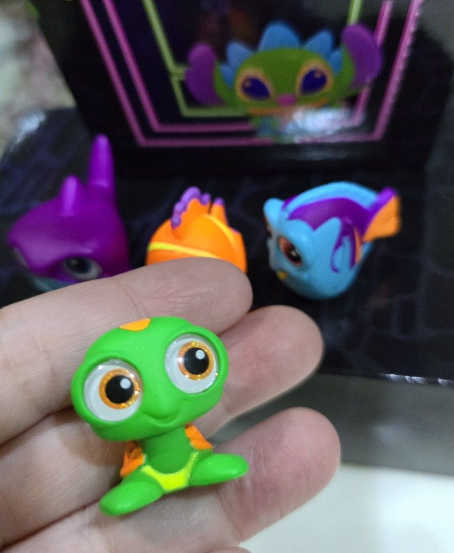 FOUR USA Disney Finding Nemo Dory Bruce Squirt Movies NEON Glow Mystery ...