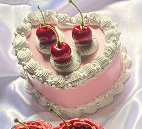 Handmade fake cake / faux cake jewelry box, Women's Fashion, Jewelry ...