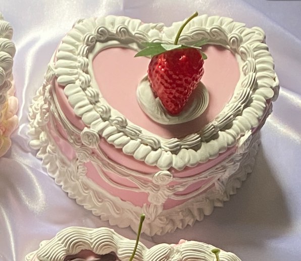 Handmade fake cake / faux cake jewelry box, Women's Fashion, Jewelry ...