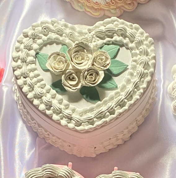 Handmade fake cake / faux cake jewelry box, Women's Fashion, Jewelry ...