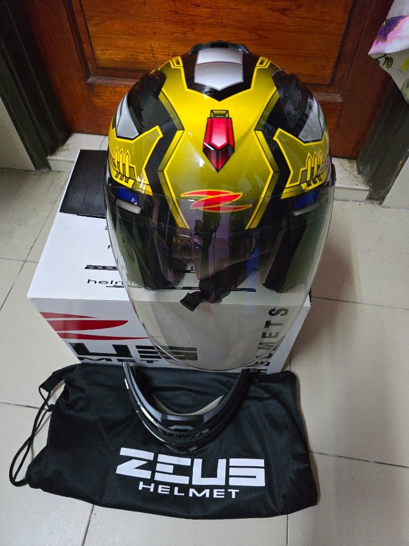 Helmet zeus gundam, Motorbikes on Carousell
