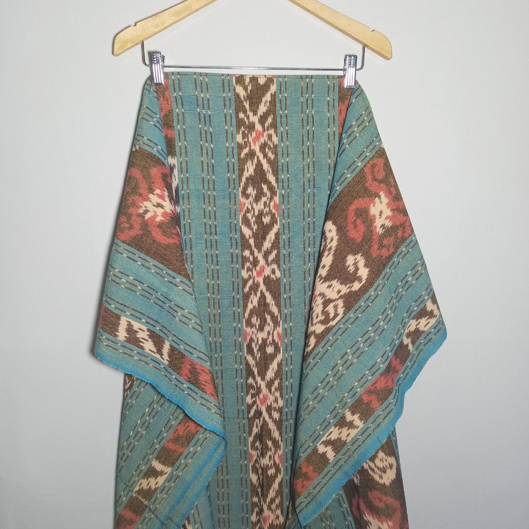 Kain Tenun Blanket Rumbai motif Dayak Kalimantan warna Biru Cokelat ...