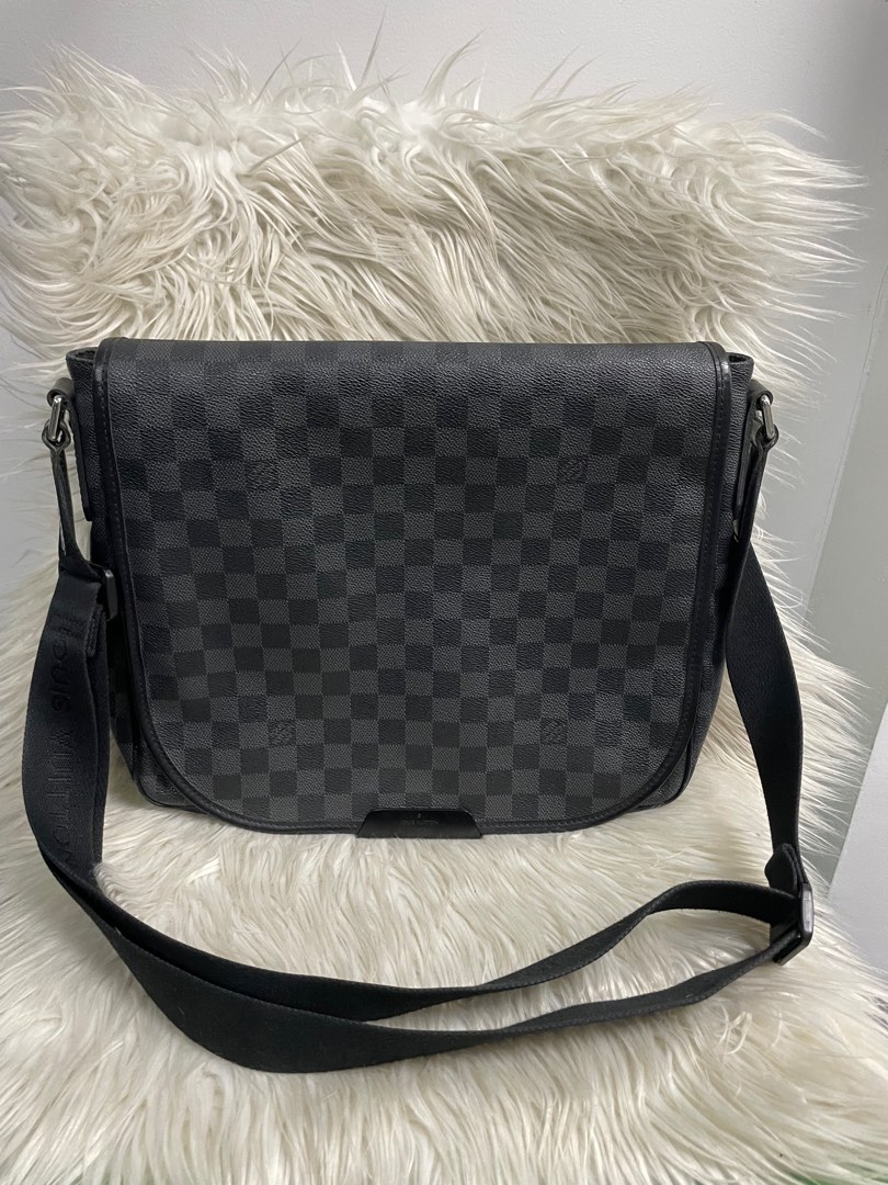 LOUIS VUITTON Daniel MM Damier Graphite Canvas Messenger Bag, Luxury ...