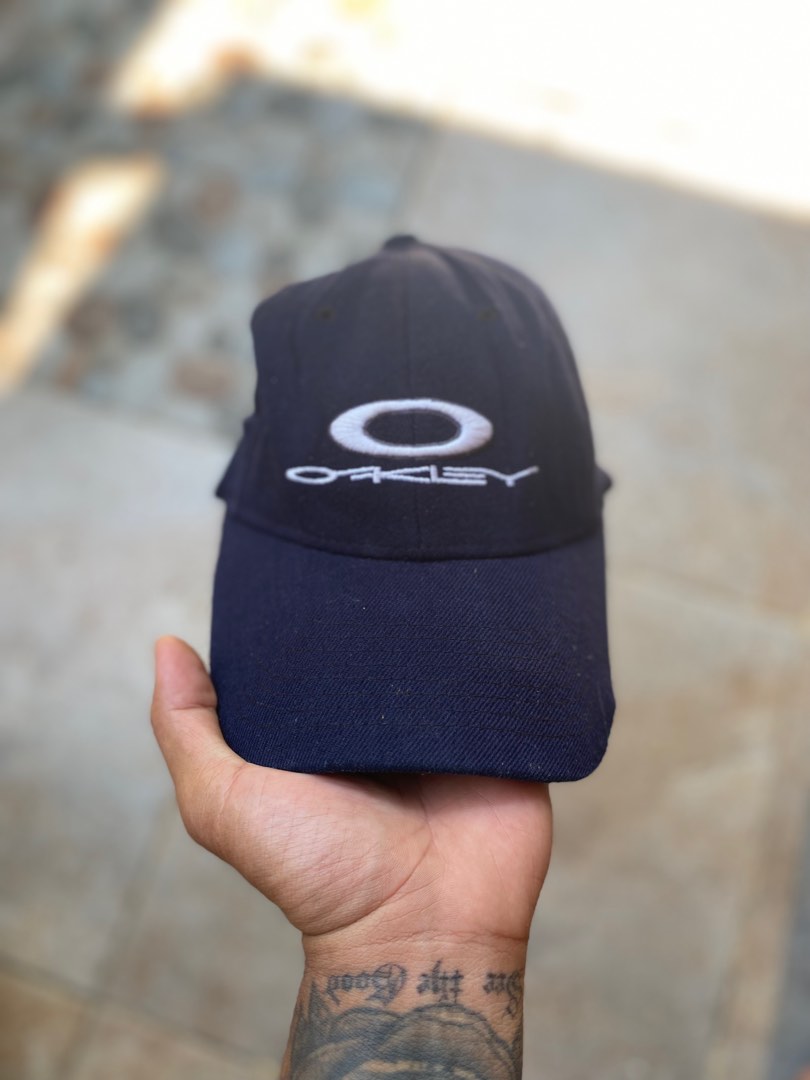 Oakley cap, Men's Fashion, Watches & Accessories, Caps & Hats on Carousell