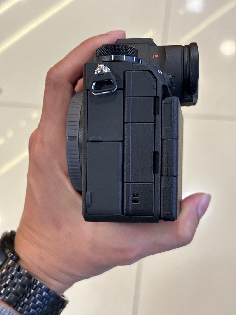 SONY A9 MARK III BODY SHUTTER COUNT 1k, Photography, Cameras on Carousell