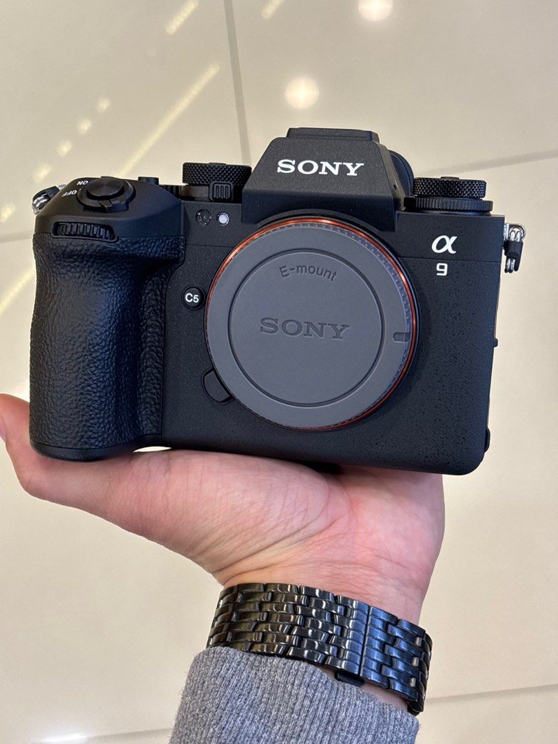 SONY A9 MARK III BODY SHUTTER COUNT 1k, Photography, Cameras on Carousell