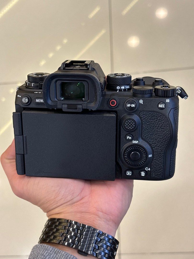 SONY A9 MARK III BODY SHUTTER COUNT 1k, Photography, Cameras on Carousell