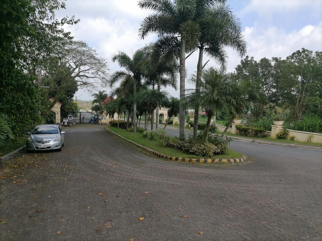 P11 M Tagaytay House and Lot near Savemore with 24 hours Security Clean ...