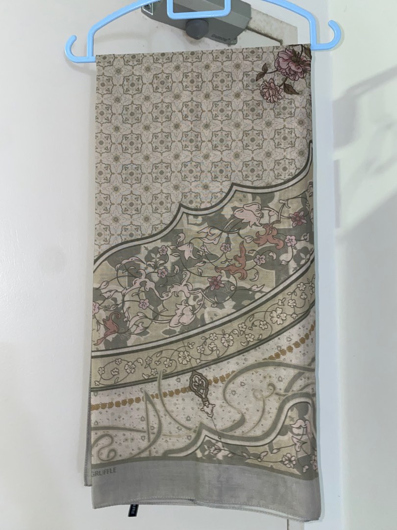 TUDUNG RUFFLE BAWAL EDITION LAILATUL QADR, Women's Fashion, Muslimah ...