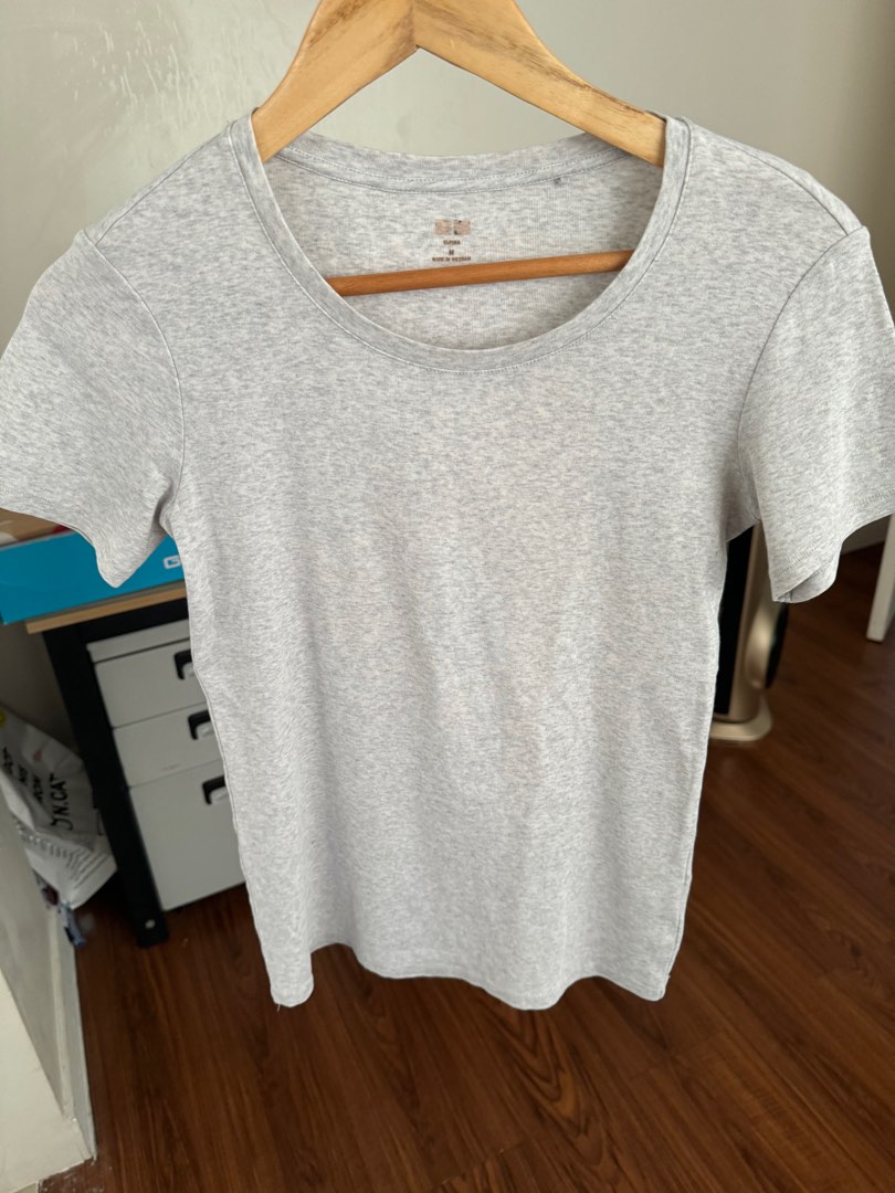 Uniqlo Basic tee, Women's Fashion, Tops, Shirts on Carousell