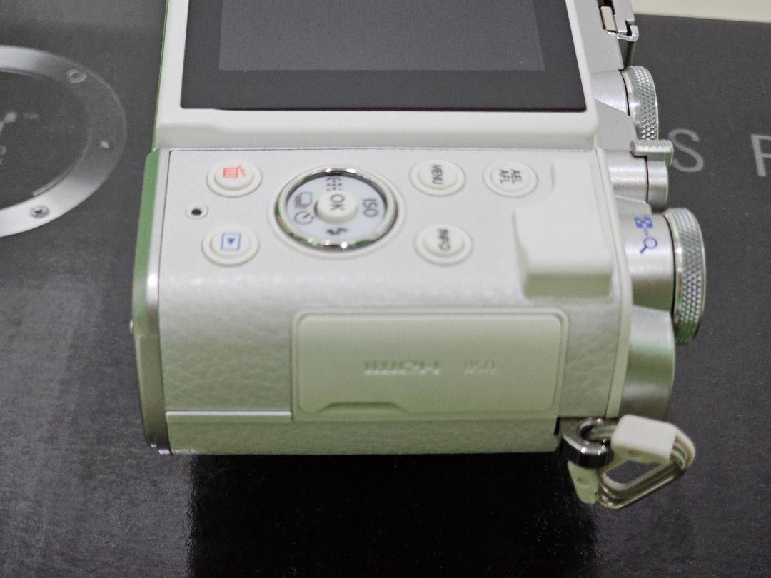 白色 OM System Olympus PEN E-P7 淨機身 (不連鏡頭), 攝影器材, 相機 - Carousell