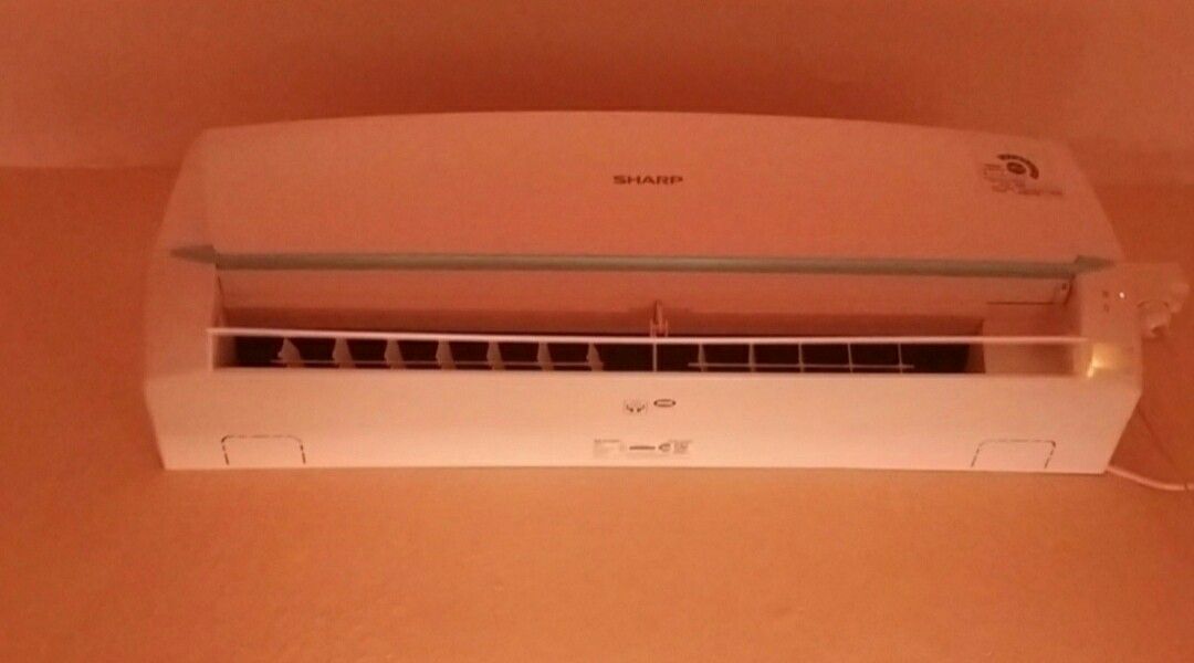 AC Sharp Standart 1/2PK Daya 390 Watt, Barang Yang Dicari di Carousell