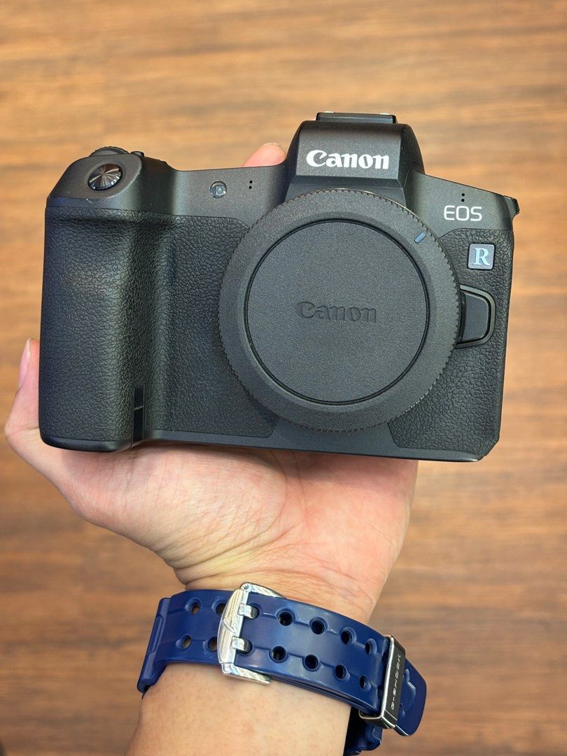 CANON EOS R BODY SHUTTER COUNT 100k+, Photography, Cameras on Carousell