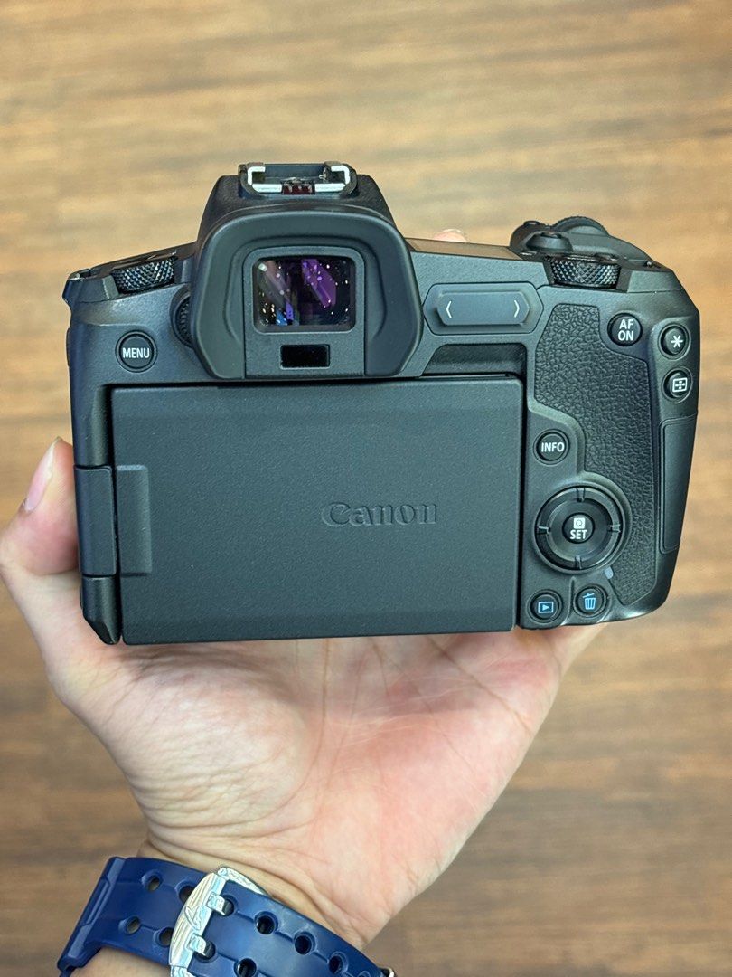 CANON EOS R BODY SHUTTER COUNT 100k+, Photography, Cameras on Carousell