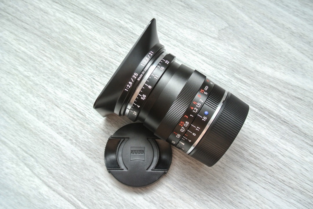 Carlzeiss Biogon 21mm F2.8 ZM w/ Original Lenshood for M Mount - Like ...
