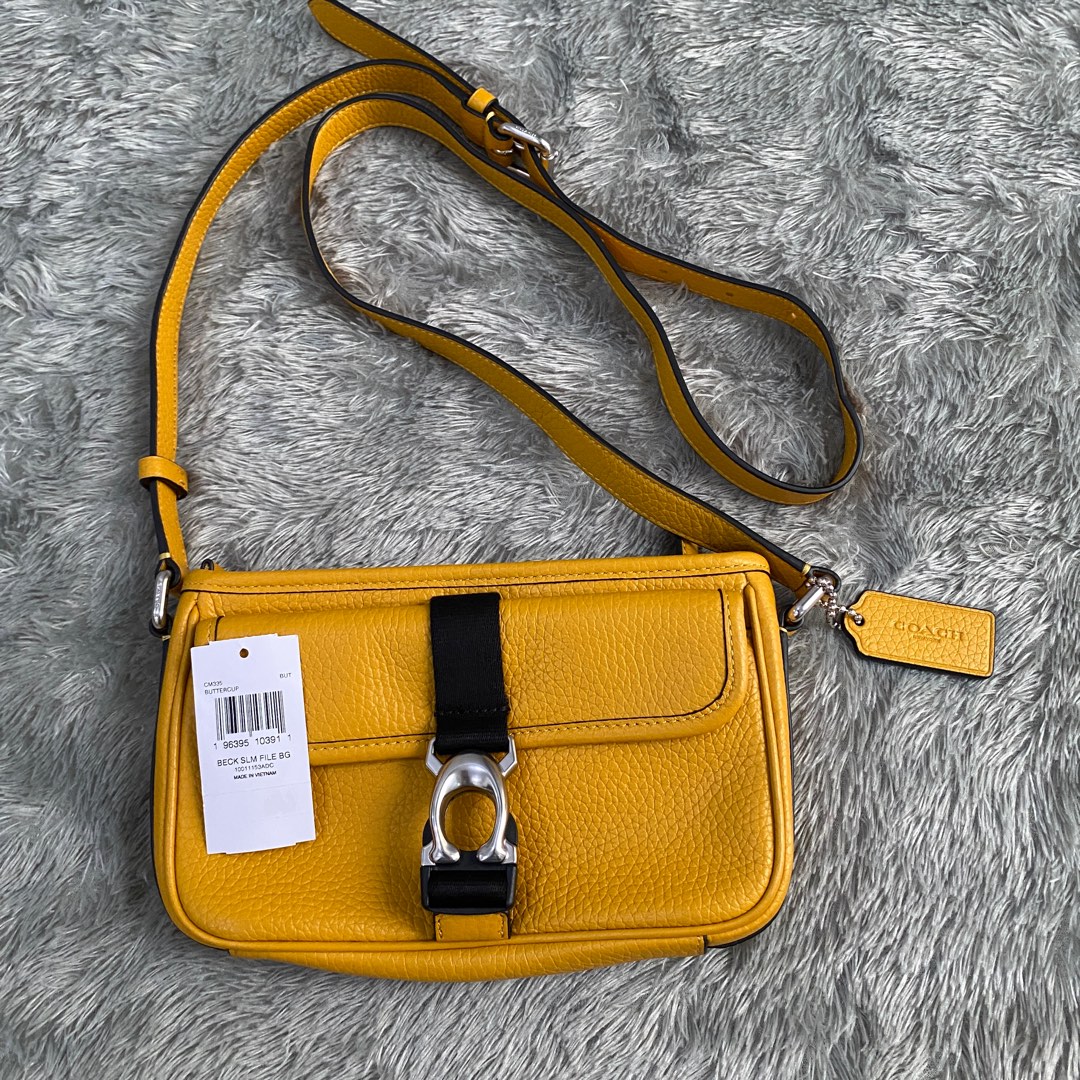 Coach Beck Slim File Bag, Barang Mewah, Tas & Dompet di Carousell