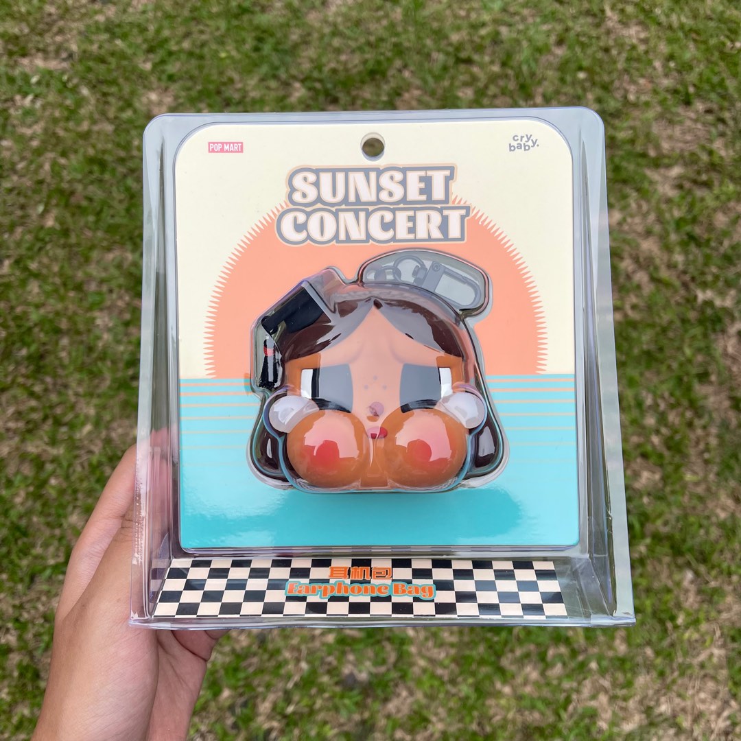 Cry Baby Sunset Concert Earphone Bag ORI POPMART, Toys & Collectibles ...