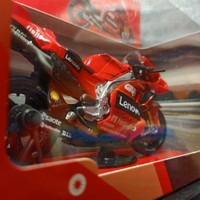 Diecast Miniature Moto GP Ducati Desmosedici Red Scale 1/18 Limited ...
