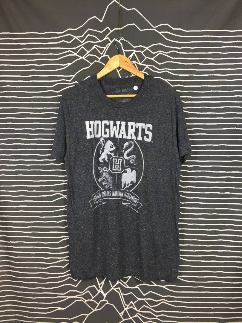 Harry Potter Hogwarts Crest Logo Wizarding World Tee, Men's Fashion ...