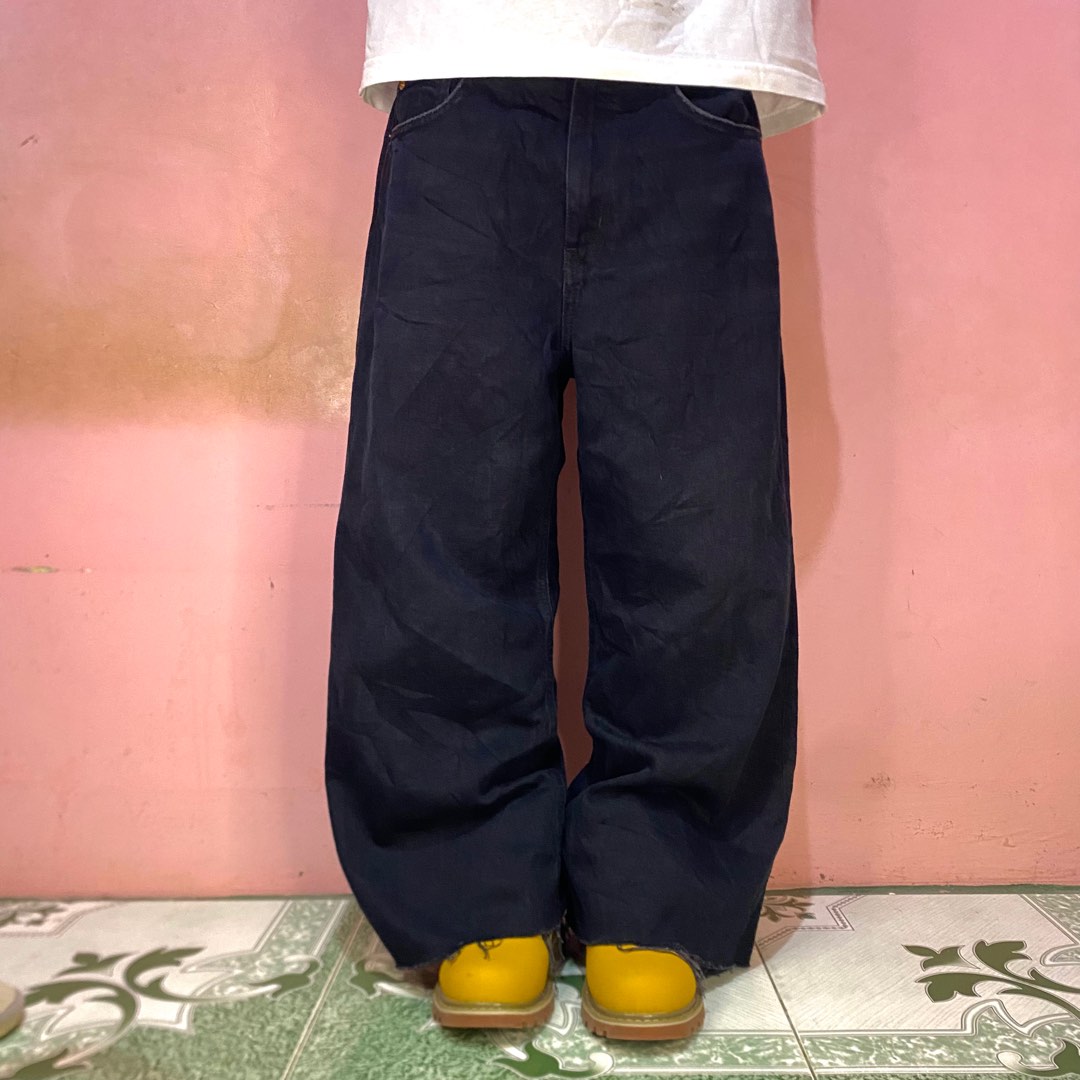 JET BLACK BAGGY PANTS, Men's Fashion, Bottoms, Jeans on Carousell