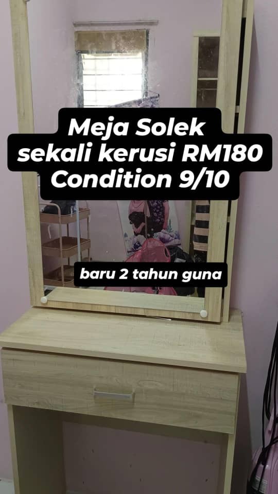 Meja Solek sekali dengan kerusi. Sangat elok. Seperti baharu., Furniture & Home Living ...