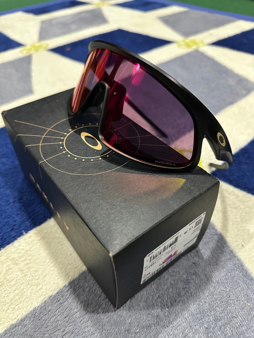 OAKLEY RSLV, Men's Fashion, Watches & Accessories, Sunglasses & Eyewear ...