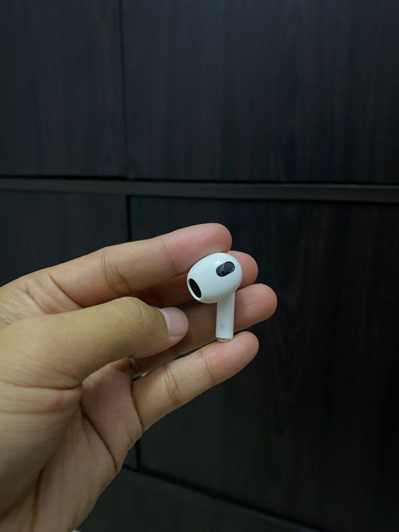 Orig/Authentic Airpods Gen 3 RIGHT POD ONLY, Audio, Earphones on Carousell