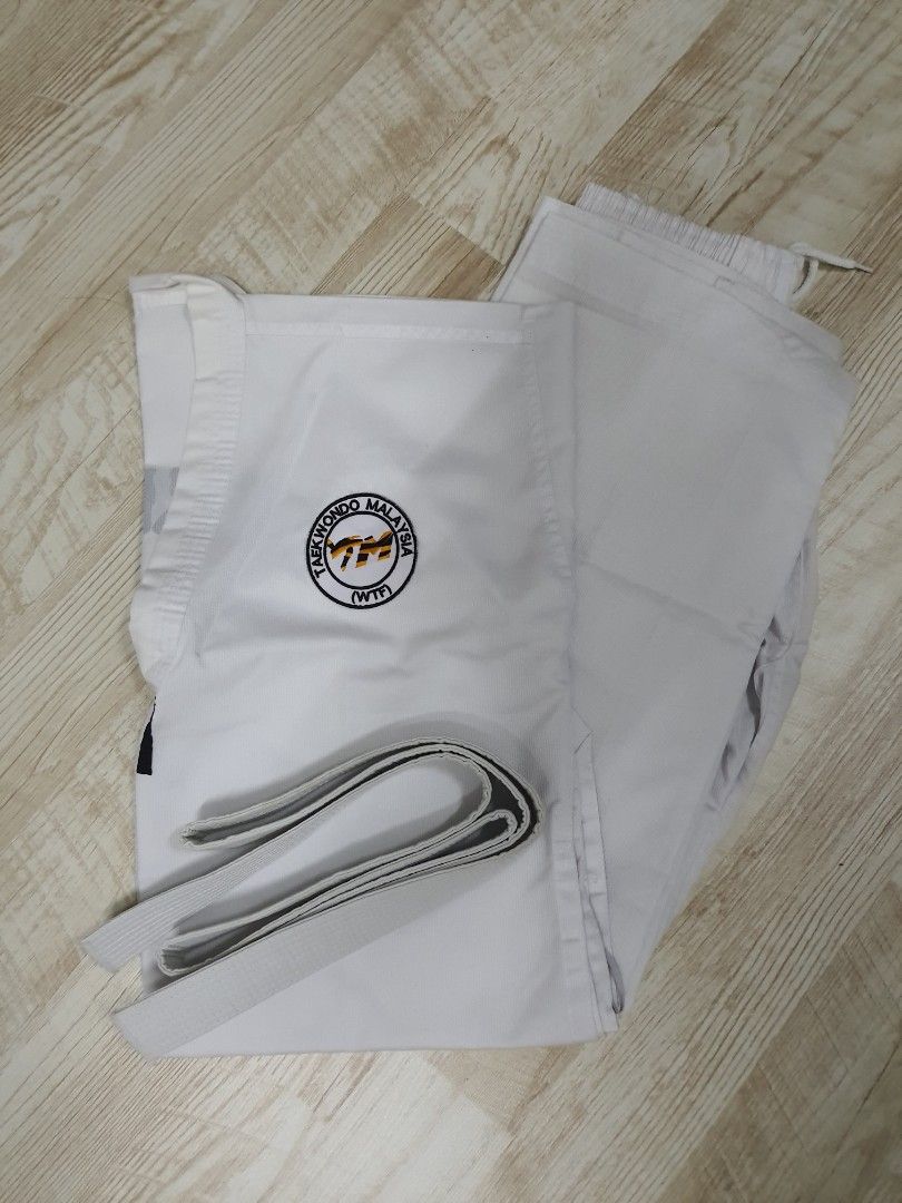 Taekwondo Robe, Men's Fashion, Activewear on Carousell