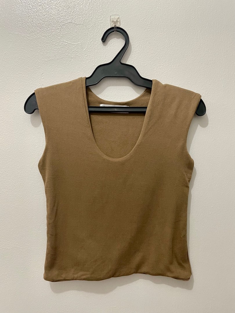 Mustard U-shape Top, Women's Fashion, Tops, Sleeveless on Carousell