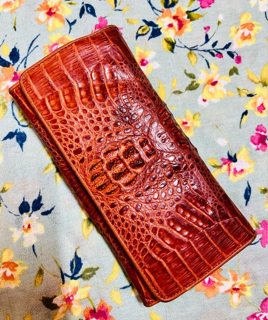 Wallet Crocs Bifold, Women's Fashion, Bags & Wallets, Wallets & Card ...