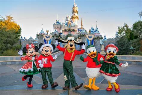 $400 Voucher for Disneyland ticket, 門票＆禮券, 現金券、兌換券、禮券 - Carousell