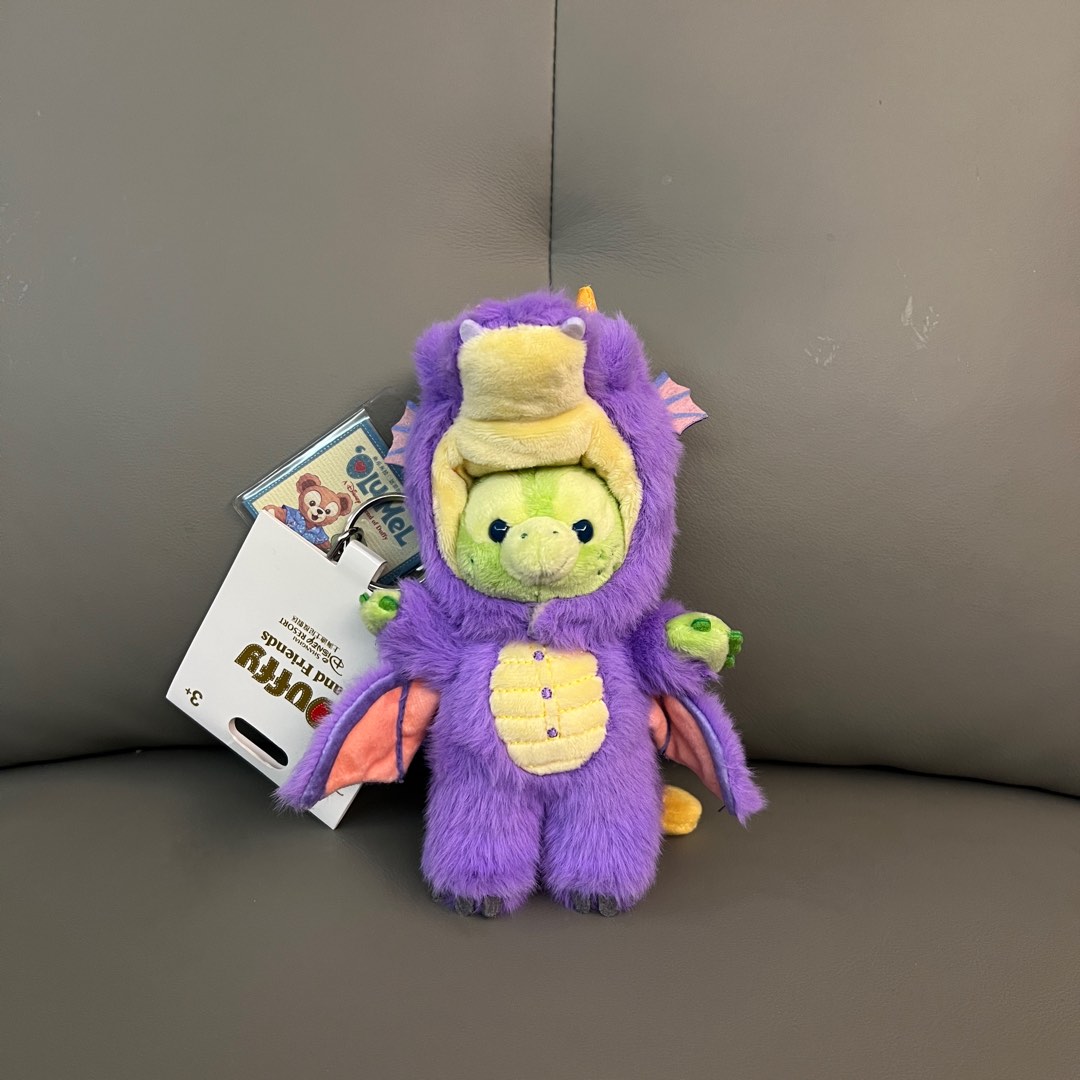 (搶手款) 紫龍著替 Olu｜ Disney Duffy and Friends｜上海迪士尼｜全新連牌｜鎖匙扣｜KC, 興趣及遊戲, 玩具 ...