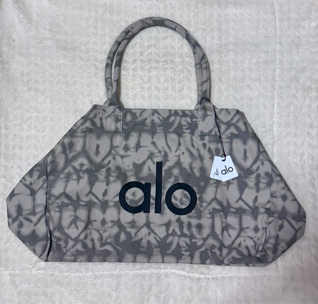 ALO YOGA TOTE BAG, Women's Fashion, Bags & Wallets, Shoulder Bags on ...