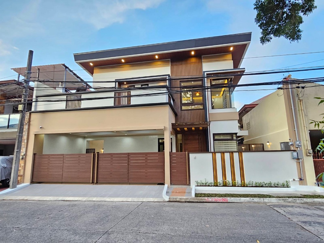 BNEW Contemporary Designed House w/ Smart Features in Tahanan Village ...