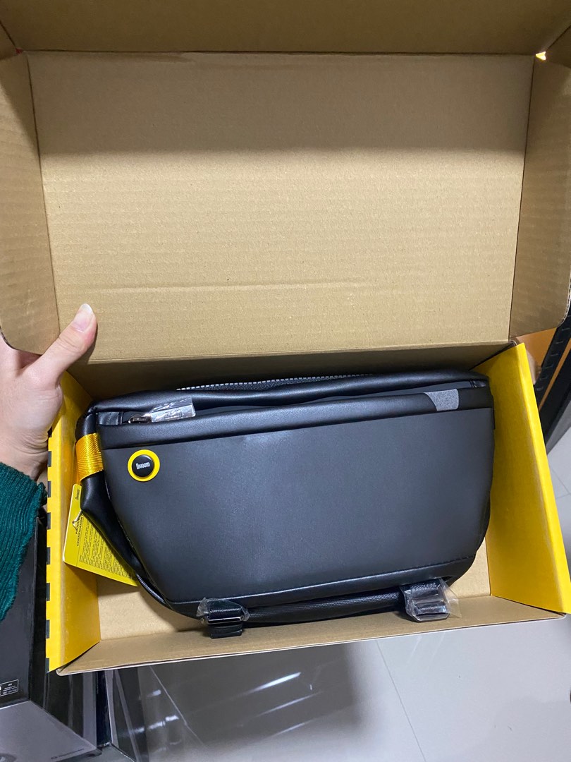 BRAND NEW! DIVOOM Pixoo Sling Bag with pixel art LED display, Fesyen ...