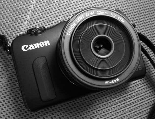 canon eos m + 22mm f2, 攝影器材, 相機 - Carousell