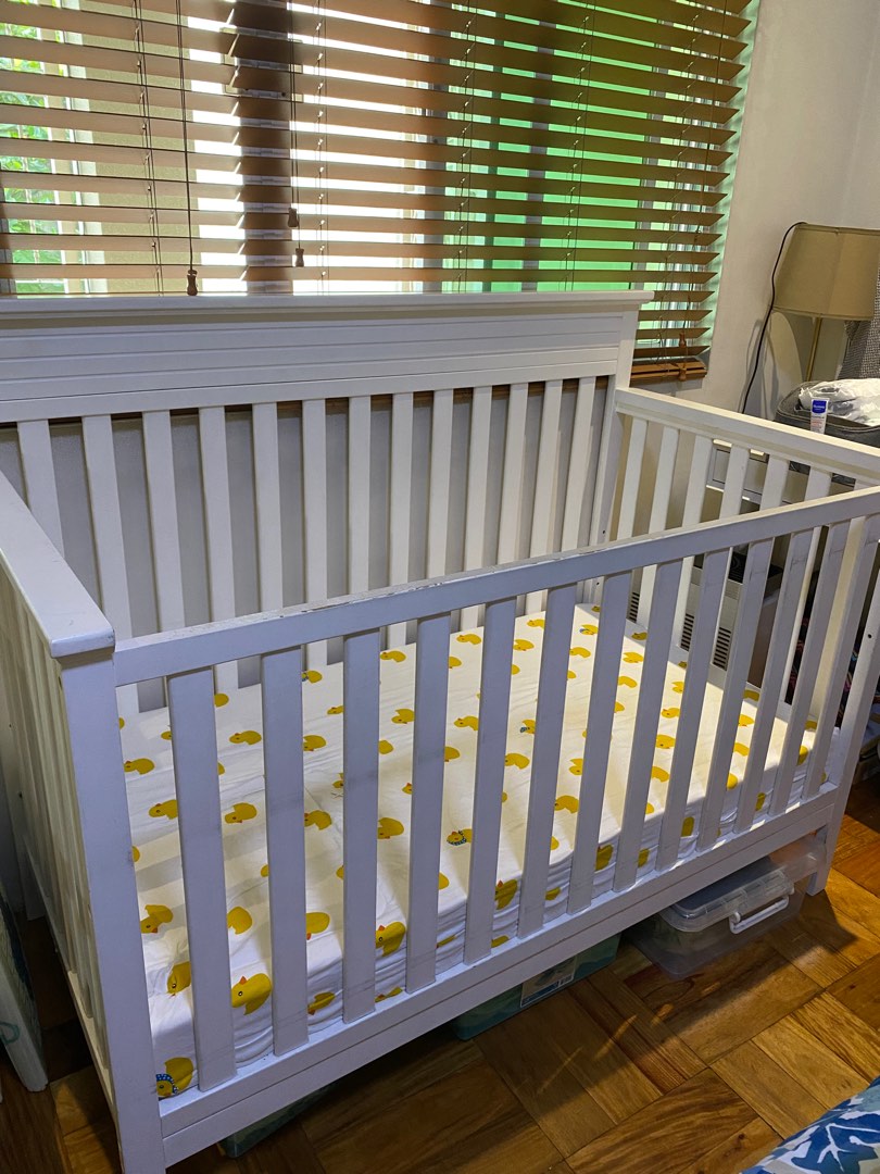 Cuddlebug Convertible Wooden Crib + Cuddlebug Mattress + Sheets, Babies ...